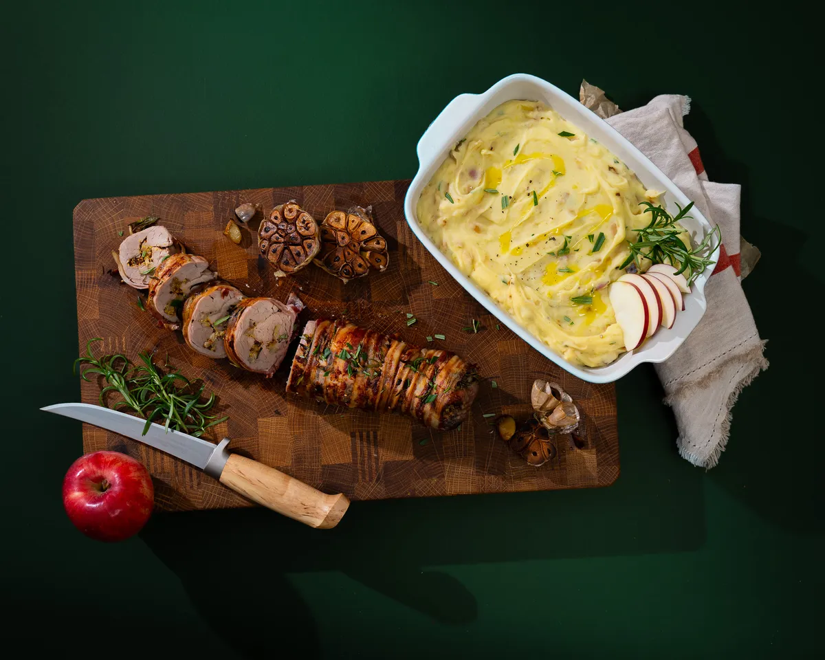 Fylld innerfilé av lantgris inlindat i bacon recept | Snellman
